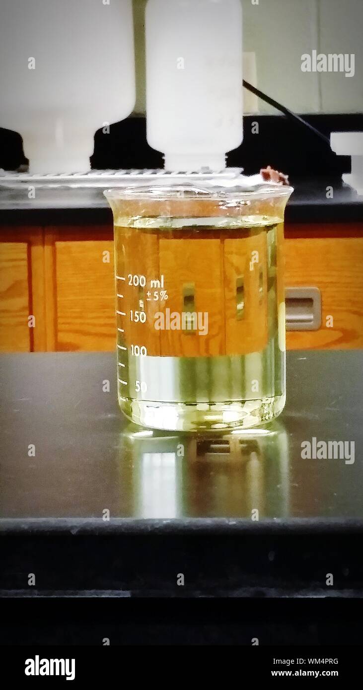 Physics laboratory measuring hi-res stock photography and images - Alamy