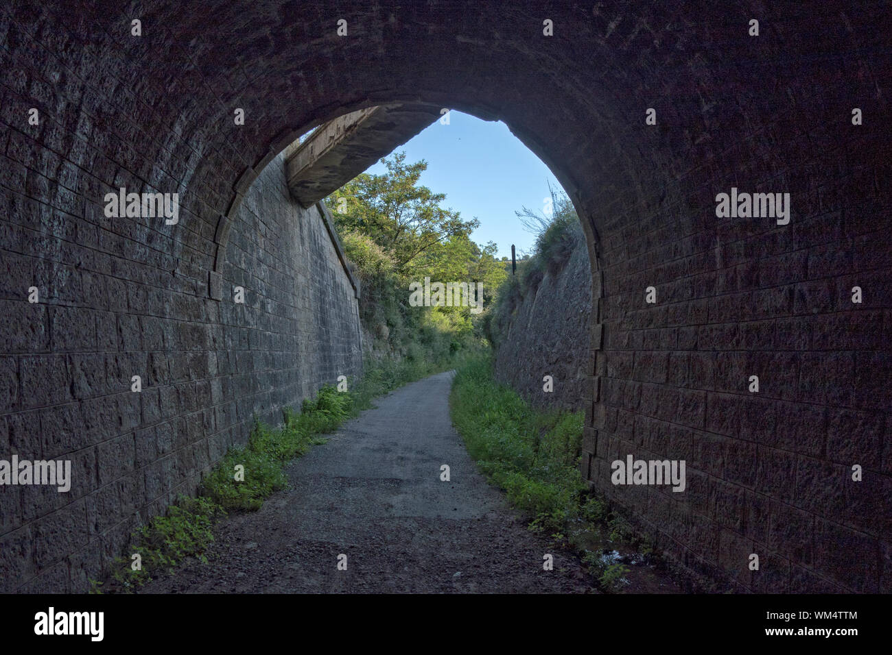 Walkway tunnel hi-res stock photography and images - Alamy