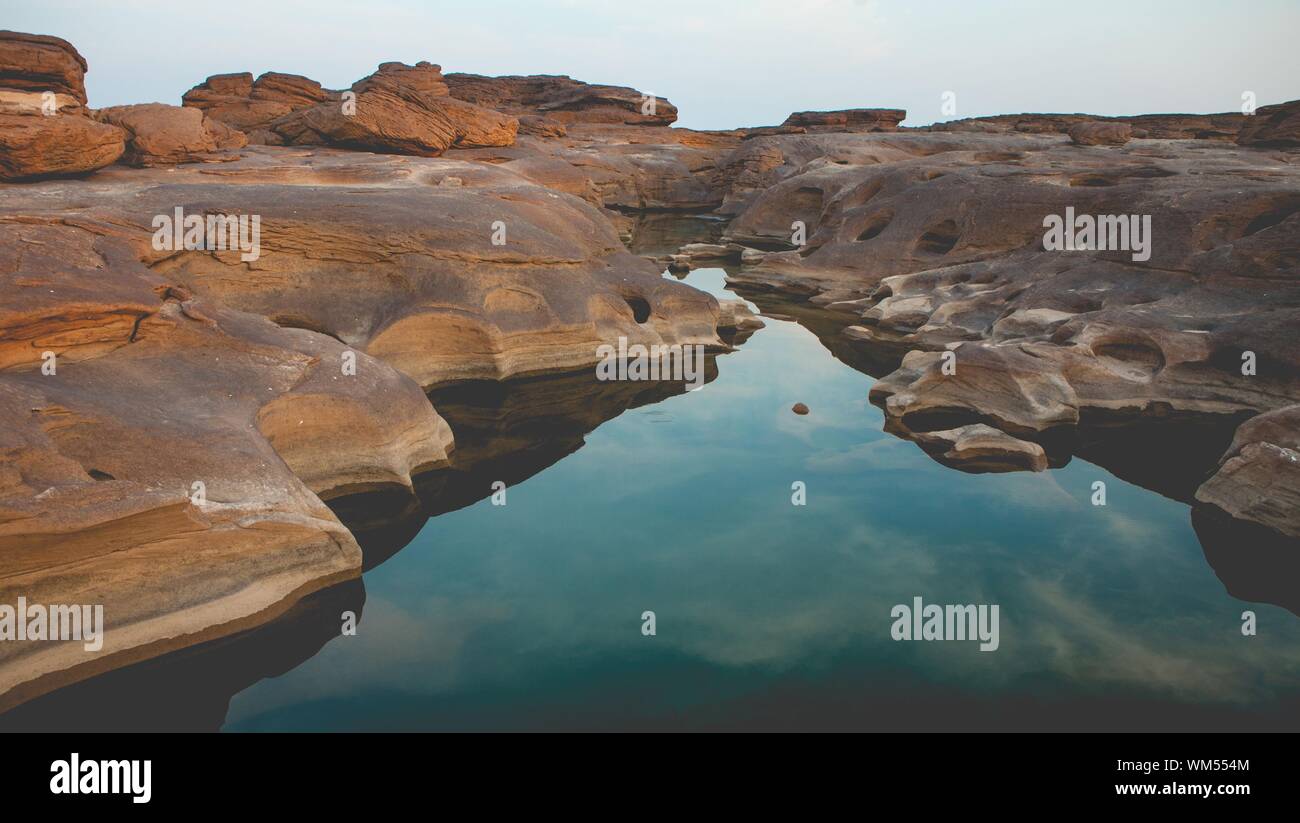 Tidal pool rock hi-res stock photography and images - Alamy