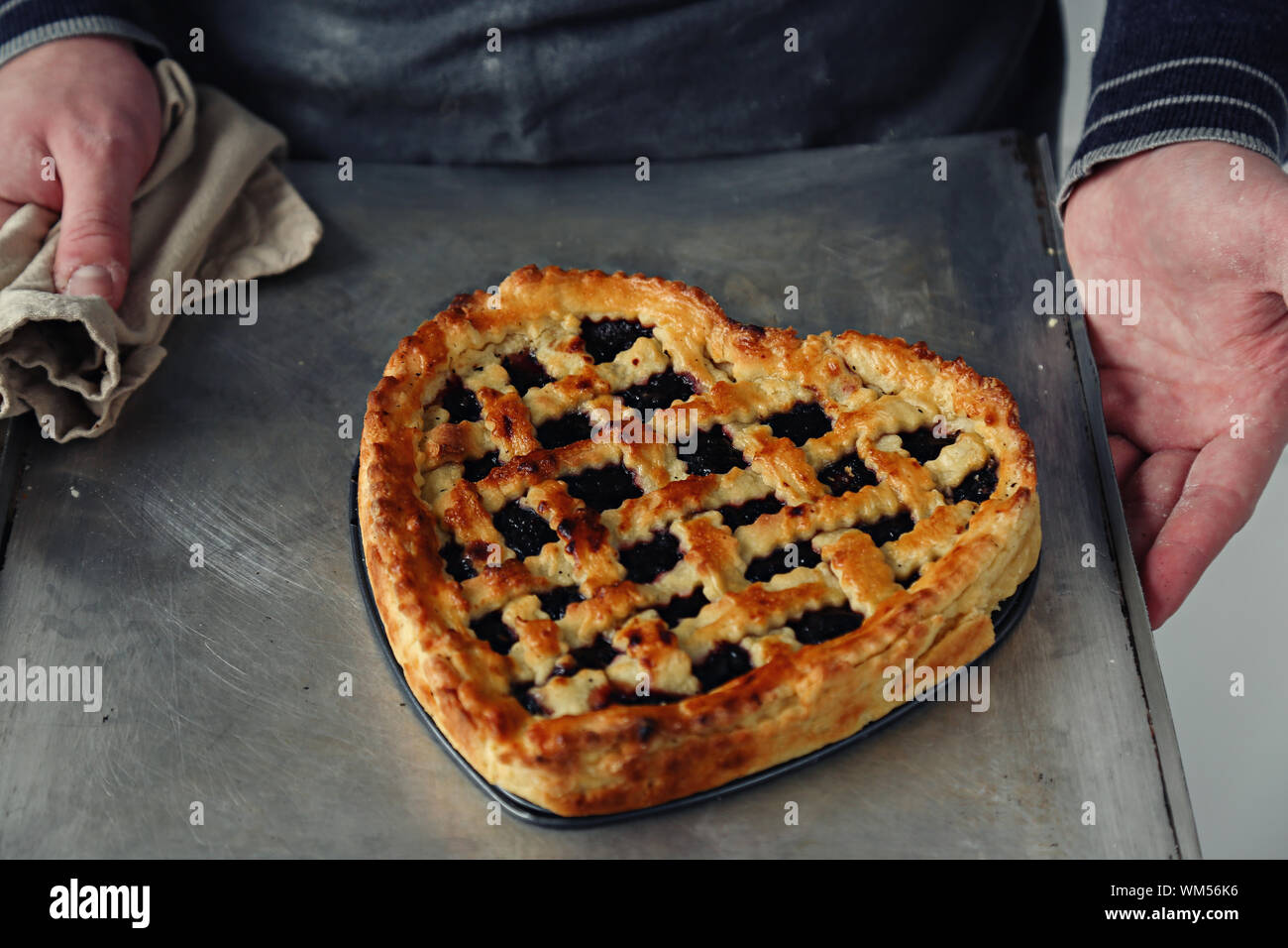 Man holding blueberry pie hi-res stock photography and images - Alamy