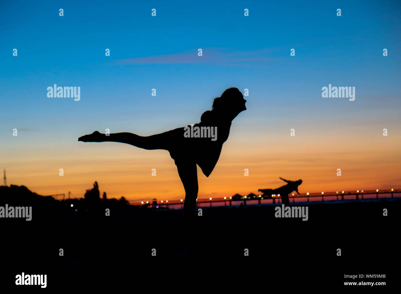 Ballet dancer at sunset hi-res stock photography and images - Alamy