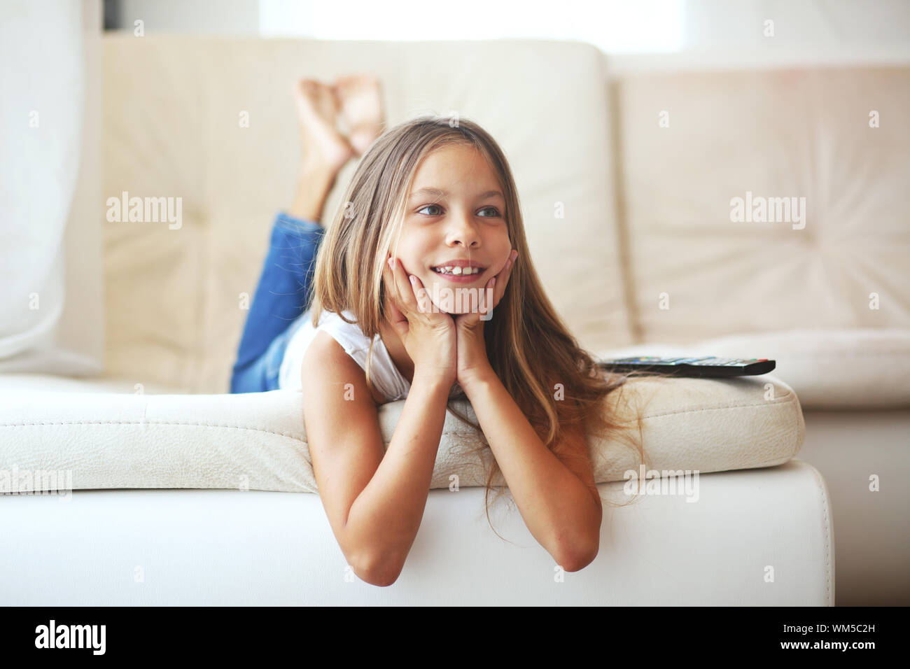 Child watching tv Stock Photo - Alamy