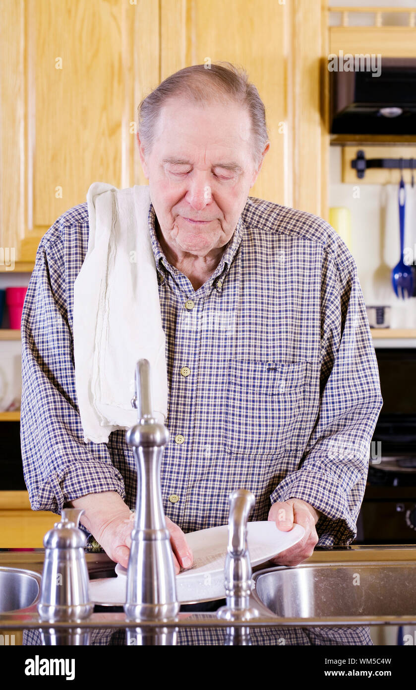 Old man sink cleaning dishes hi-res stock photography and images - Alamy