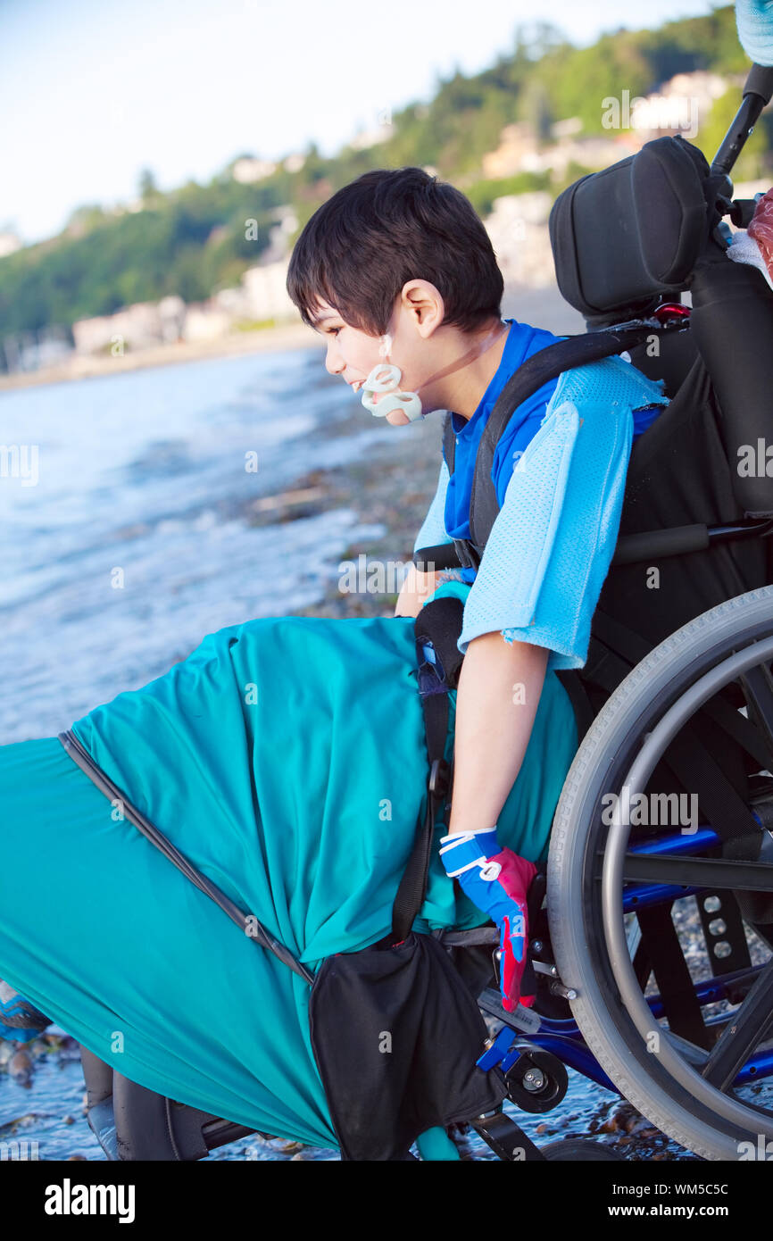 Wheelchair child outdoors hi-res stock photography and images - Alamy