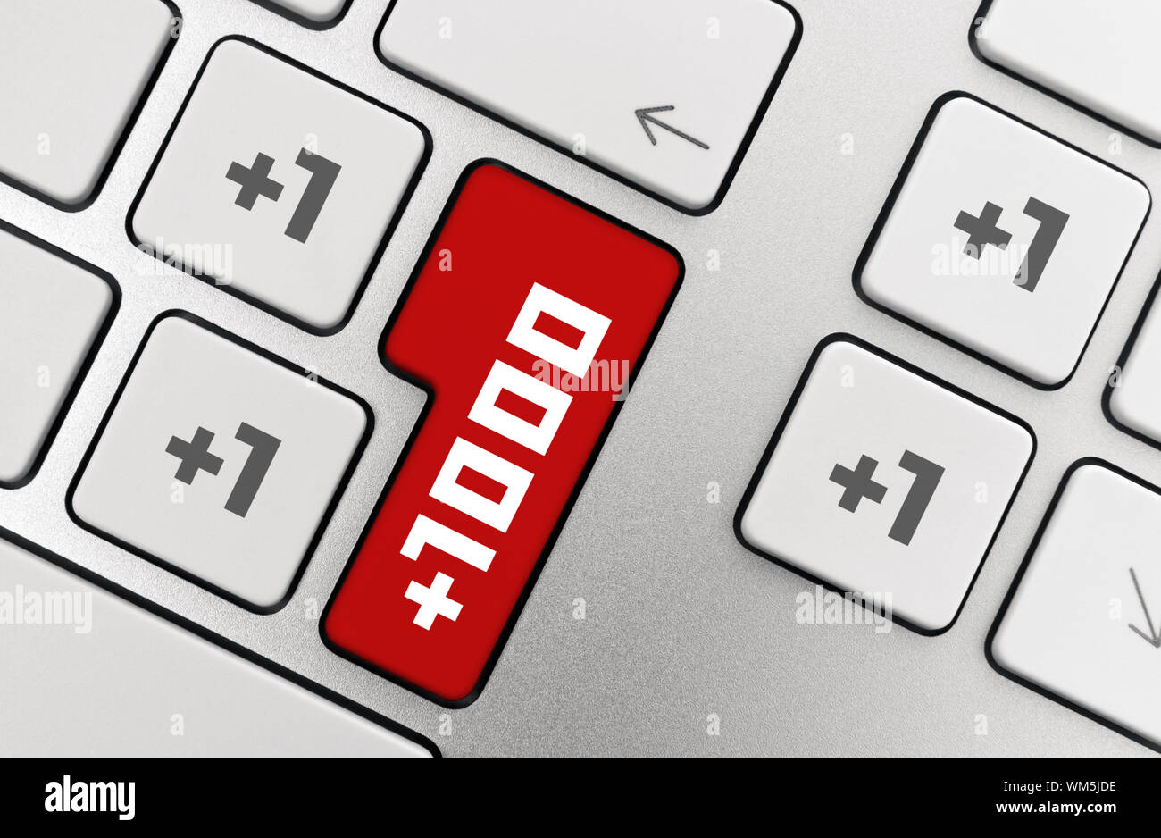 Social media concept on modern aluminium keyboard Stock Photo - Alamy