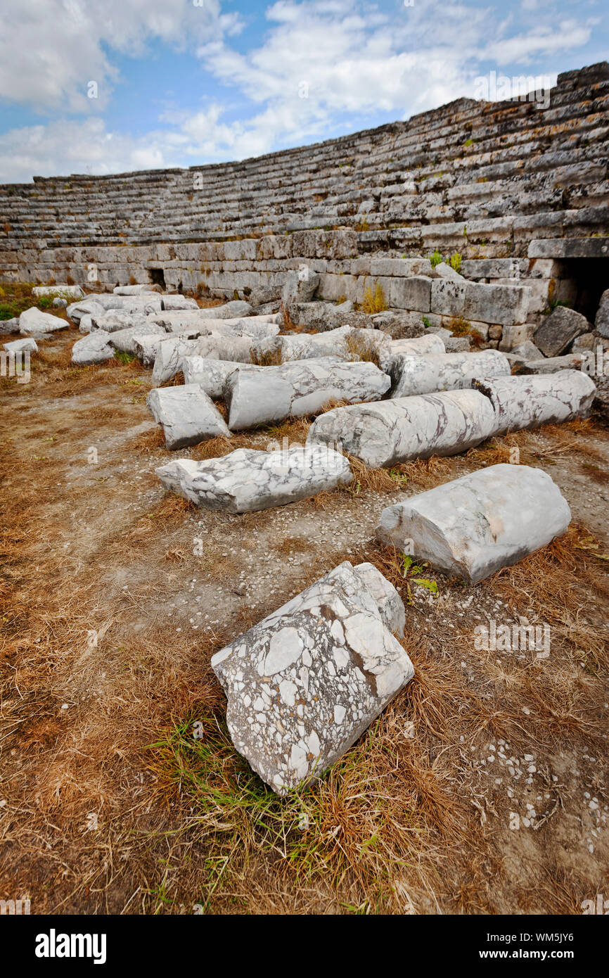 Fallen column ruins at Perga in Turkey Stock Photo - Alamy