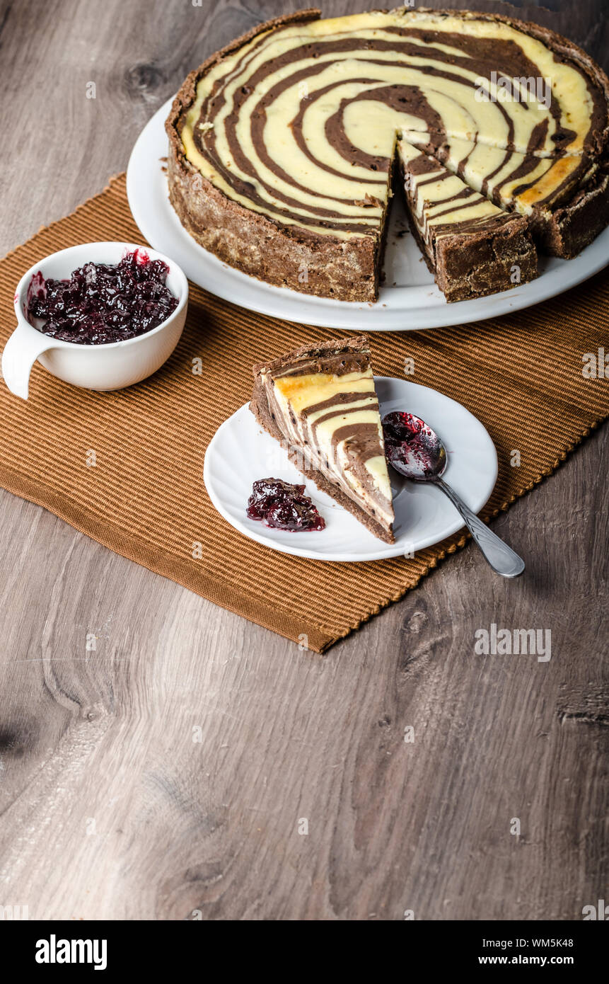 Two tone cheesecake homemade hi-res stock photography and images - Alamy