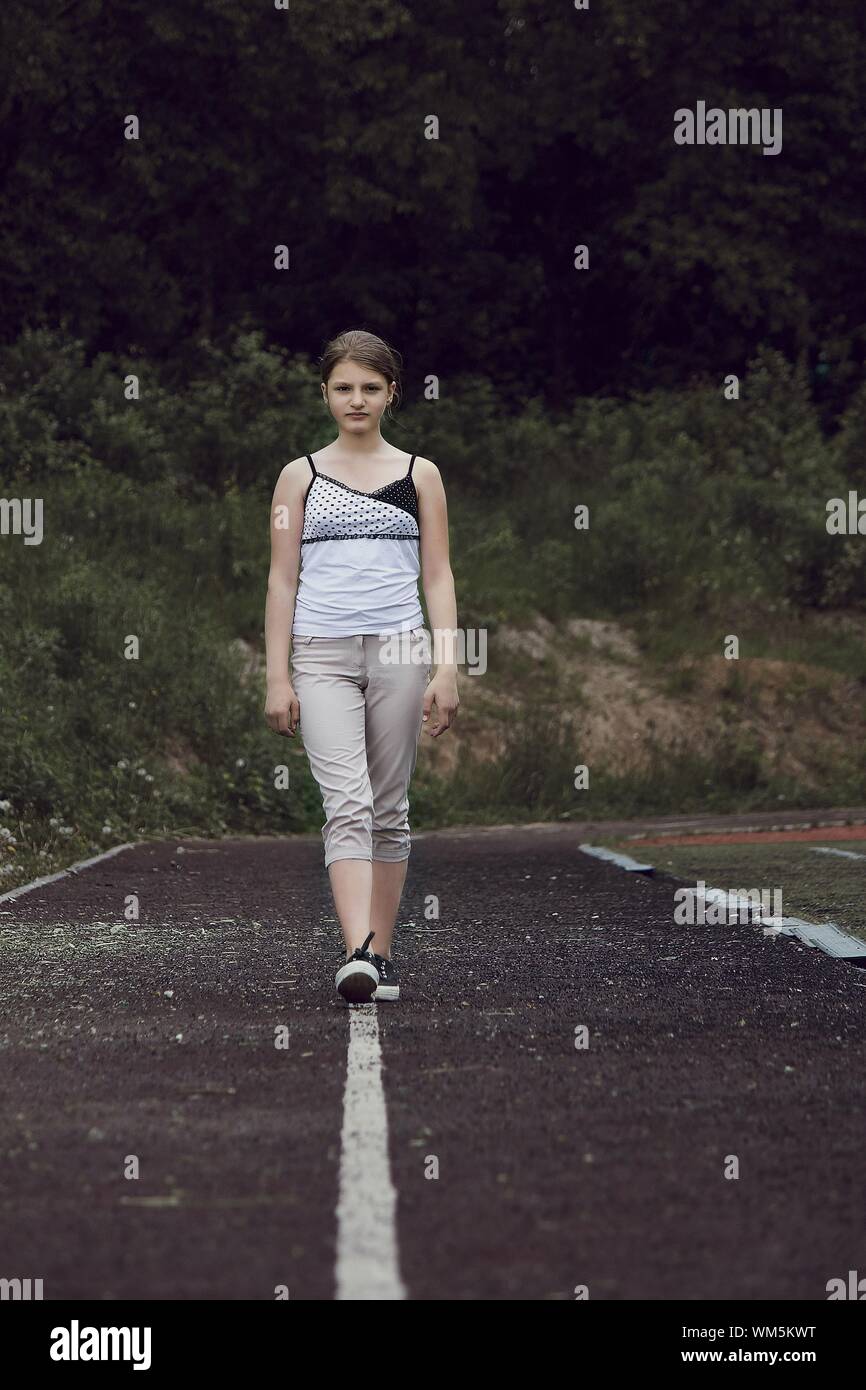 Teenage girls walking away hi-res stock photography and images - Alamy