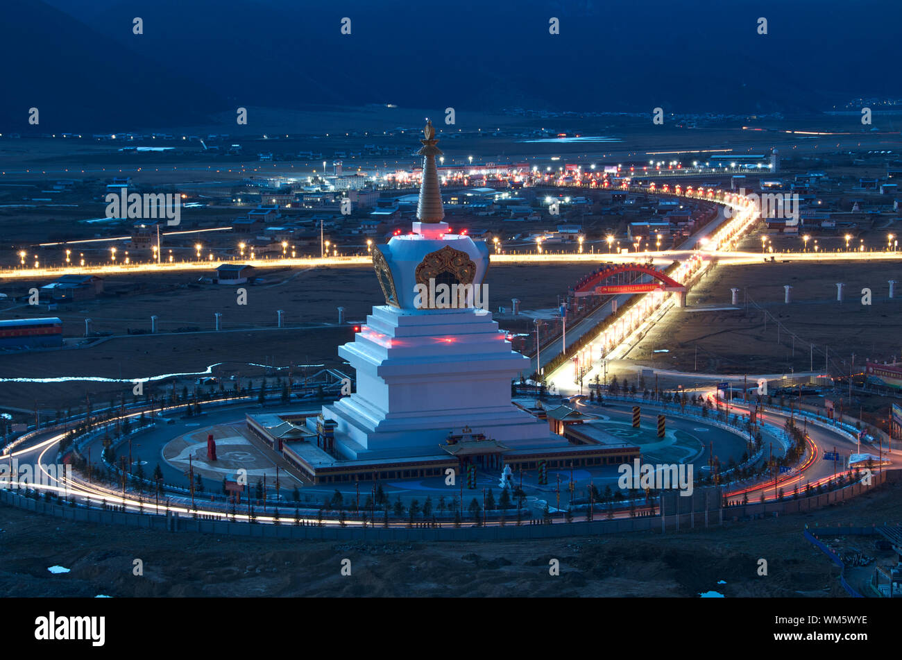 Tibetan buddhist stupa in shangri la hi-res stock photography and ...