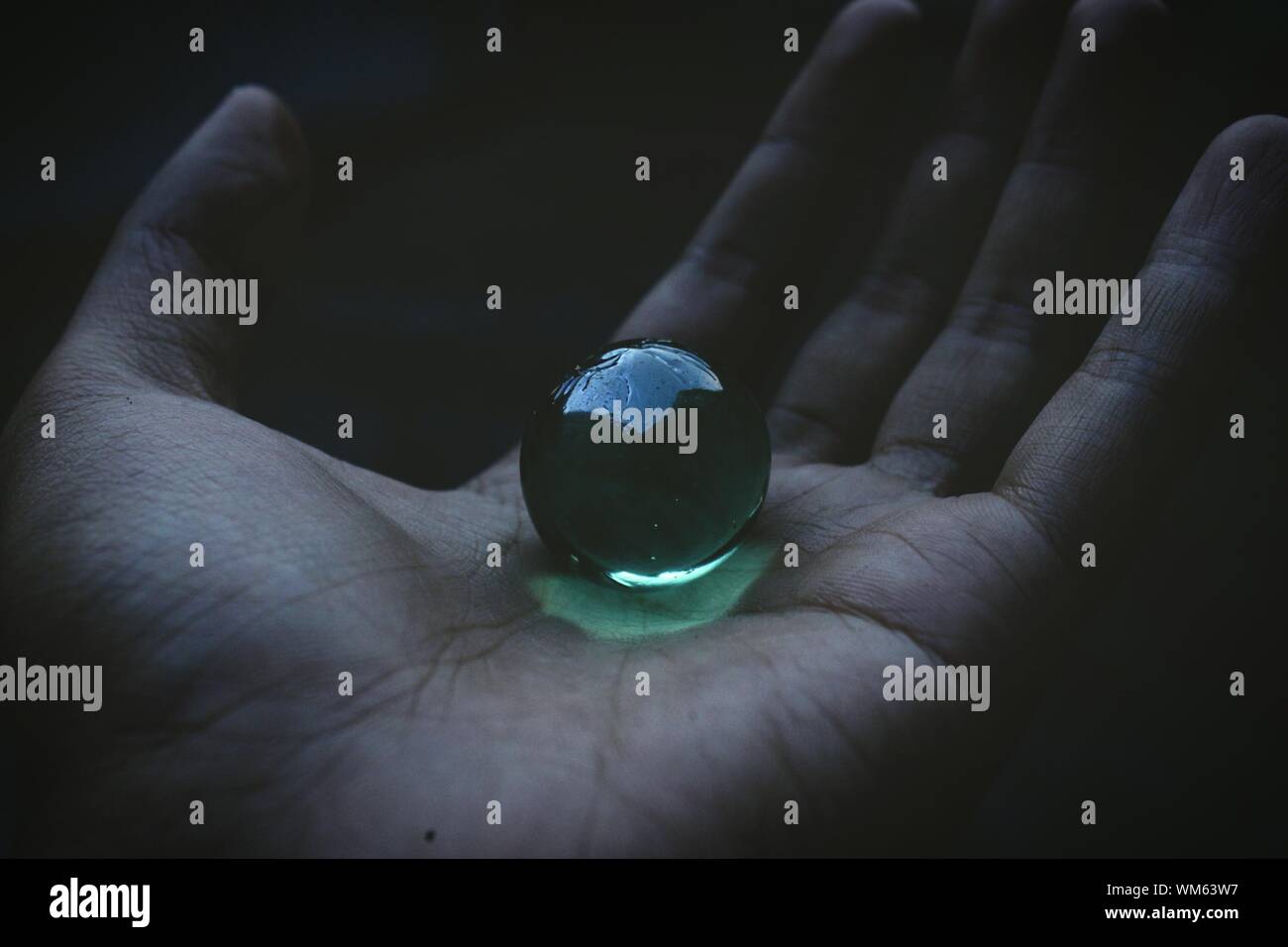 Hand holding marble hi-res stock photography and images - Alamy