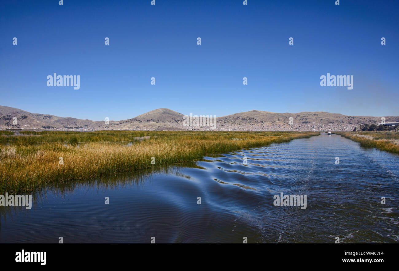 Uros totora reeds floating island, Lake Titicaca, Puno, Peru Stock ...