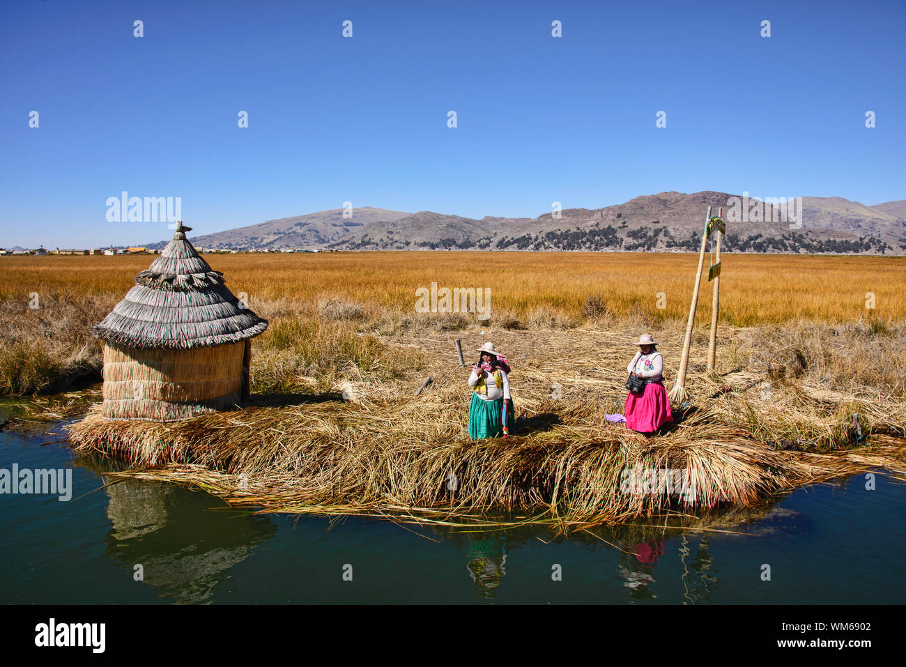 Uros totora reeds floating island, Lake Titicaca, Puno, Peru Stock ...