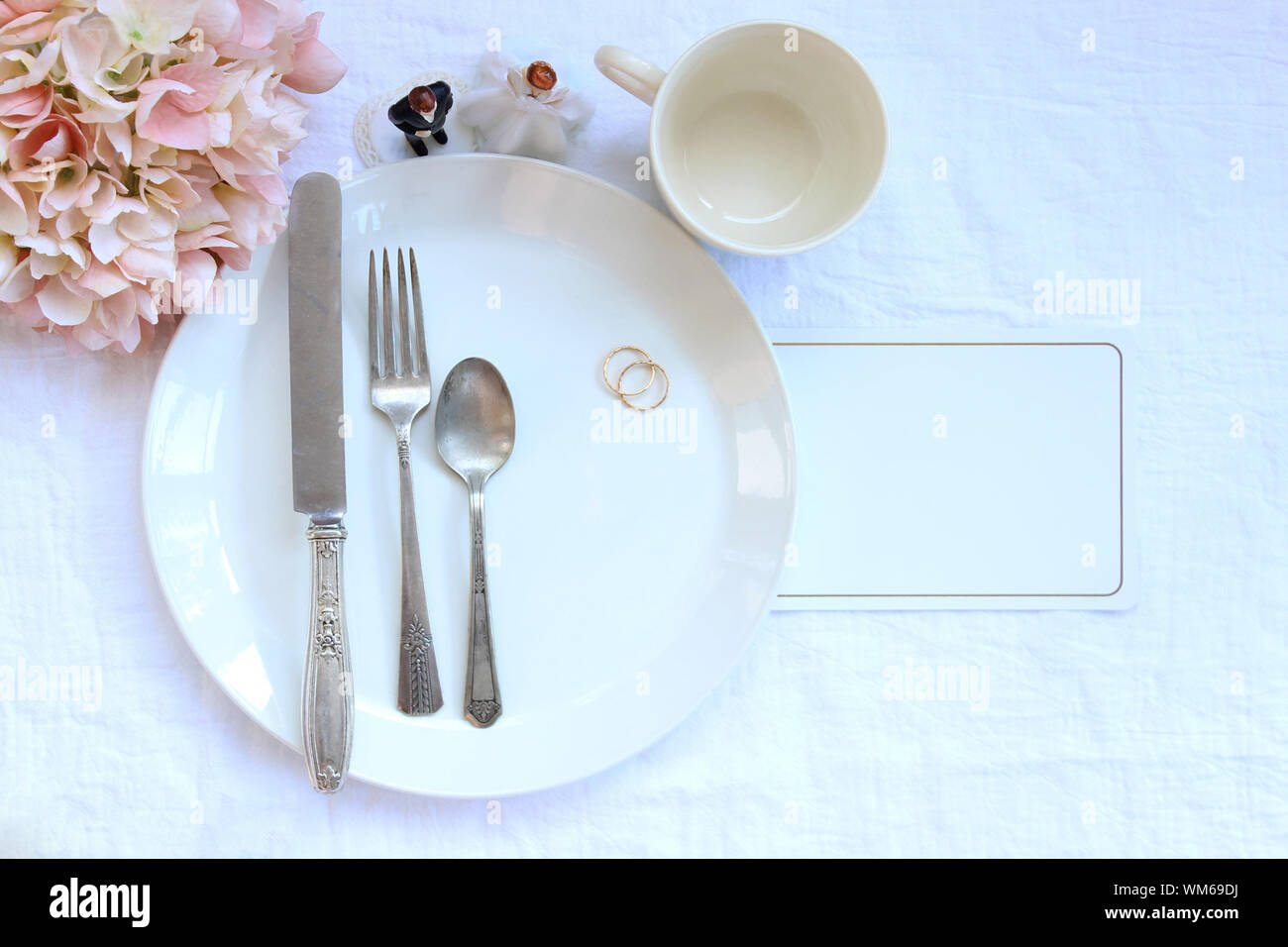 Table setting bride groom hi-res stock photography and images - Alamy