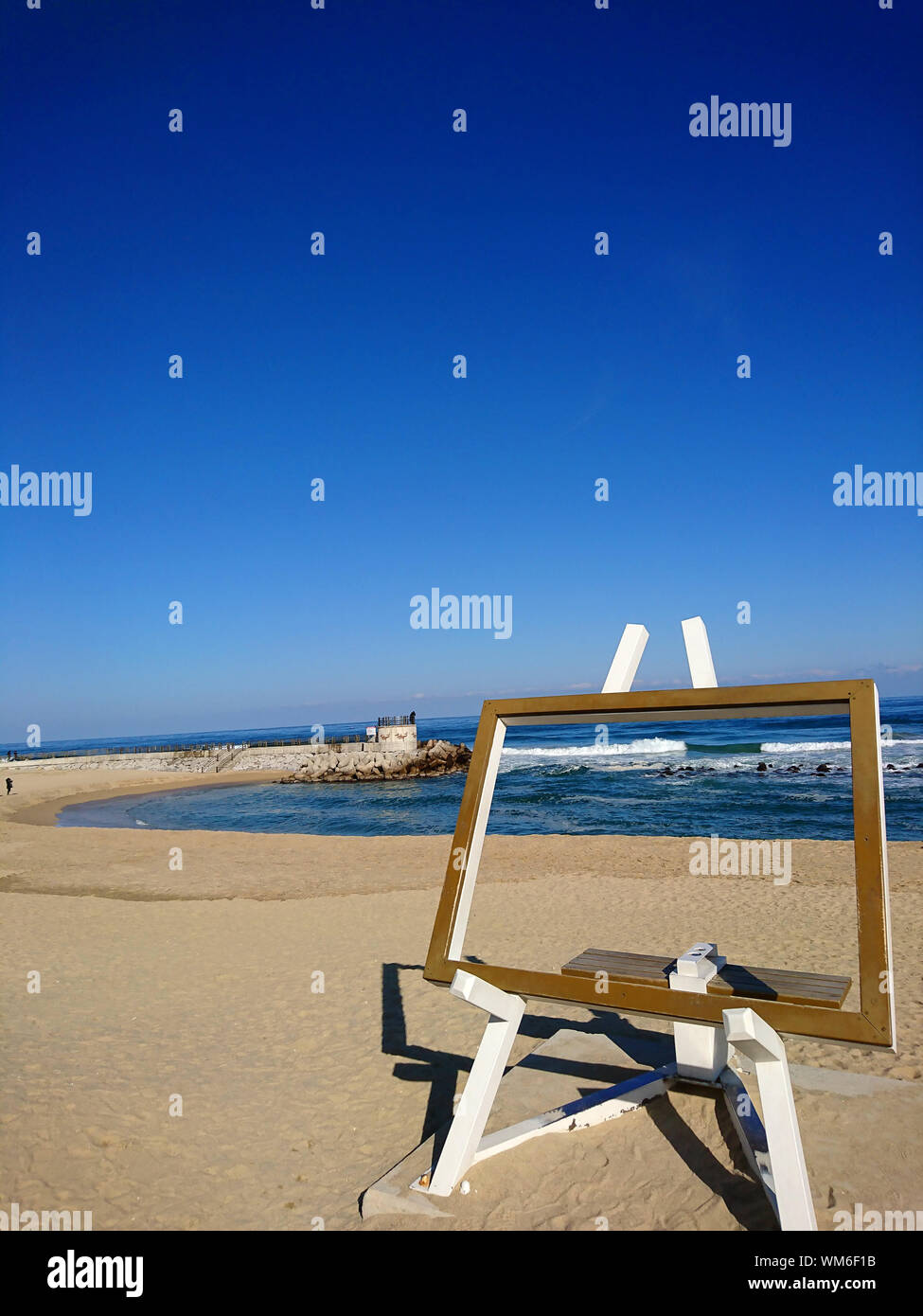 High frame hi-res stock photography and images - Alamy