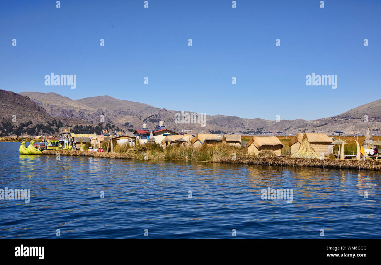 Uros totora reeds floating island, Lake Titicaca, Puno, Peru Stock ...