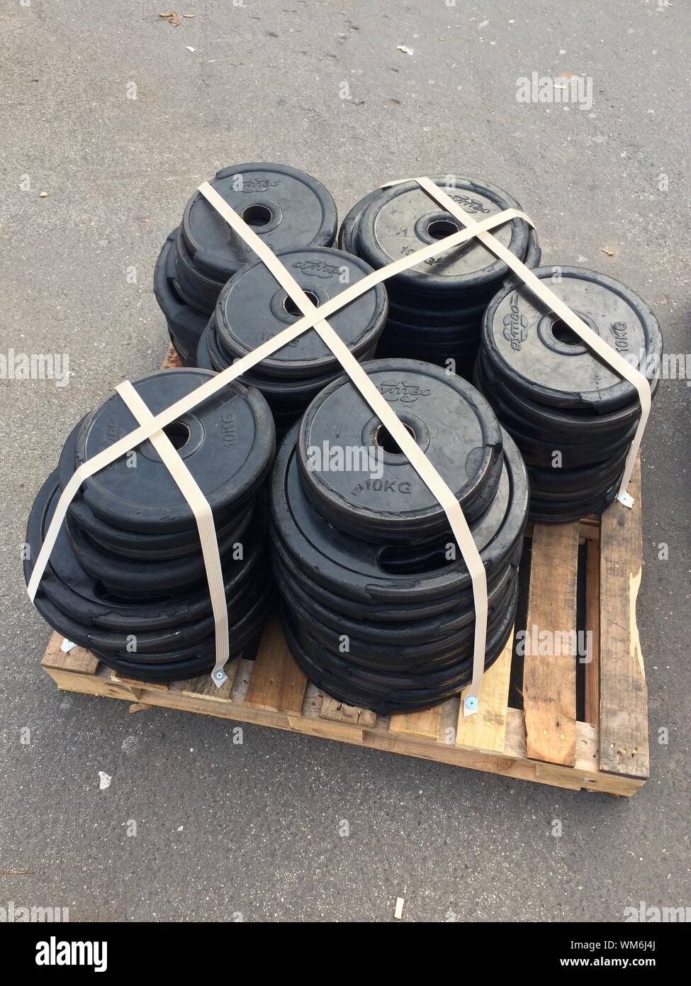 Dumbbell weights hi-res stock photography and images - Alamy