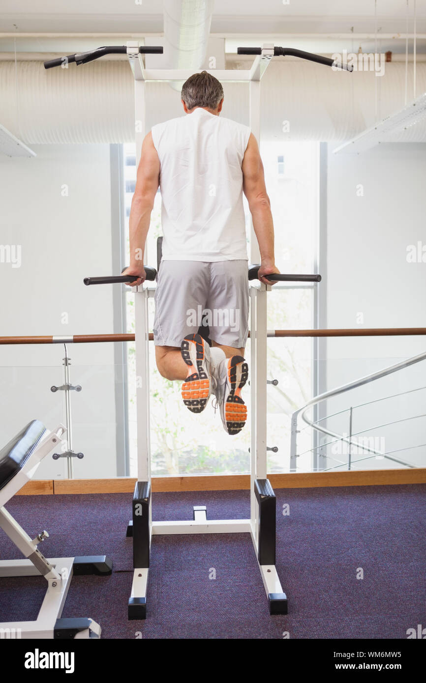 Fit man doing pull ups in fitness studio at the gym Stock Photo - Alamy