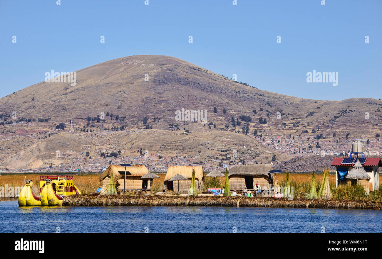 Uros totora reeds floating island, Lake Titicaca, Puno, Peru Stock ...