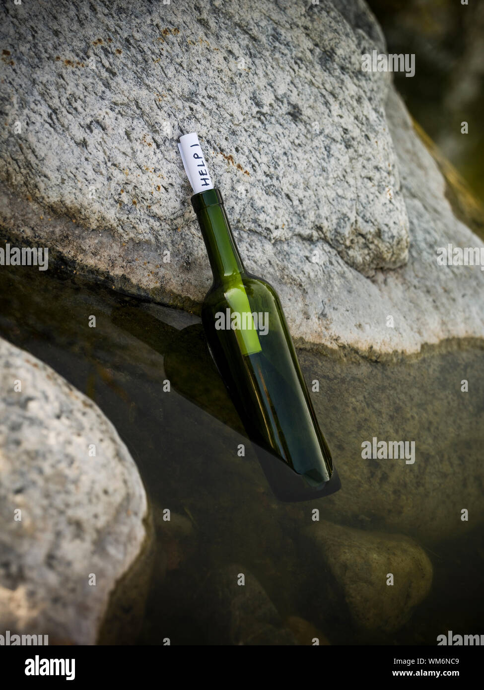 The word 'help' enclosed in a bottle Stock Photo - Alamy