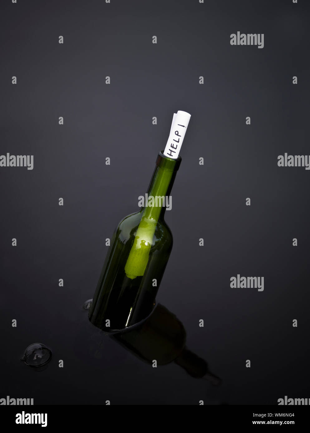 The word 'help' enclosed in a bottle Stock Photo - Alamy