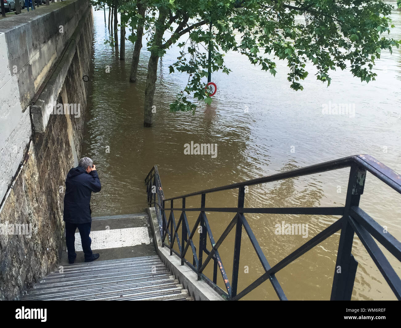 Flood picture hi-res stock photography and images - Alamy