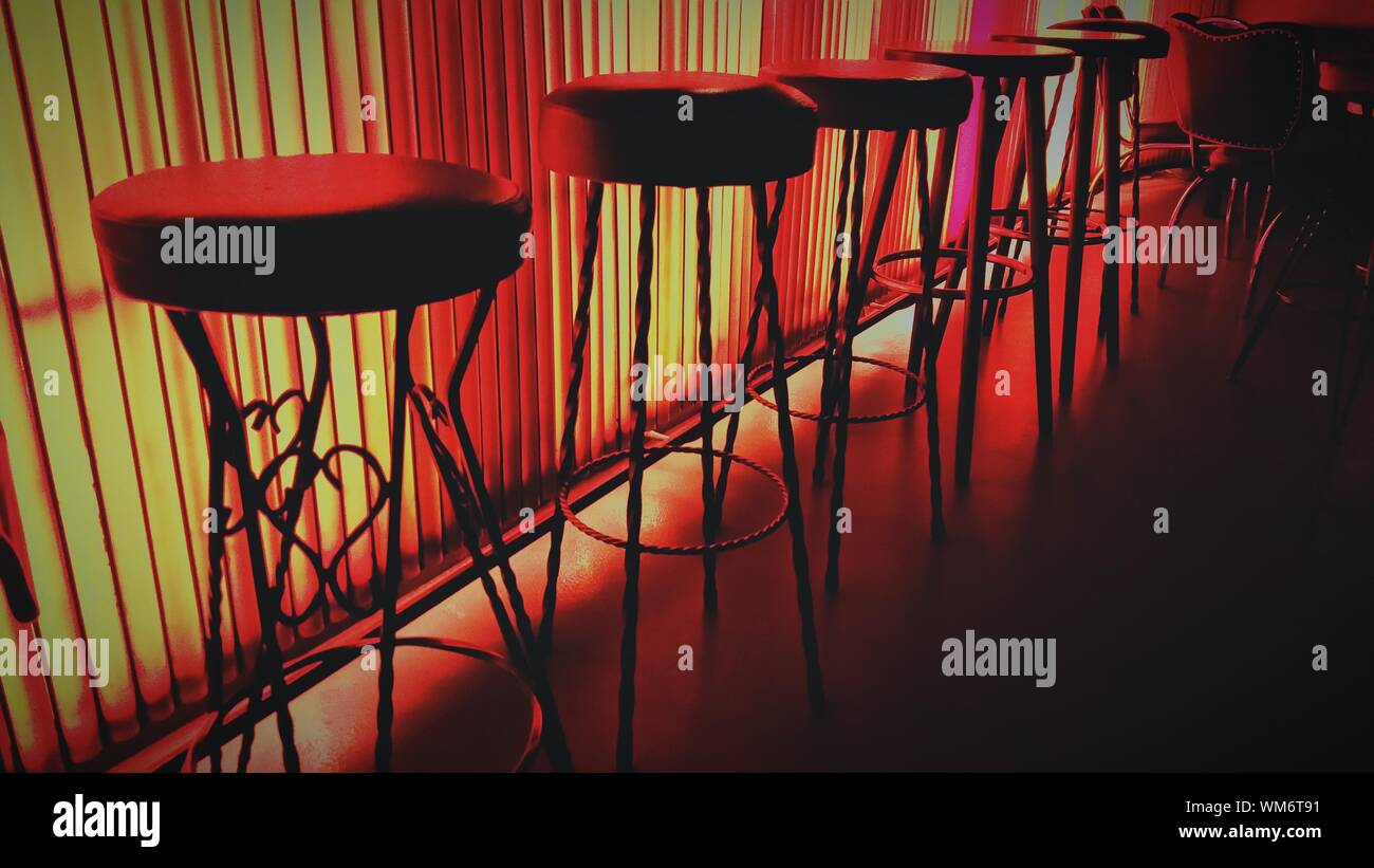 Empty stool bar hi-res stock photography and images - Alamy
