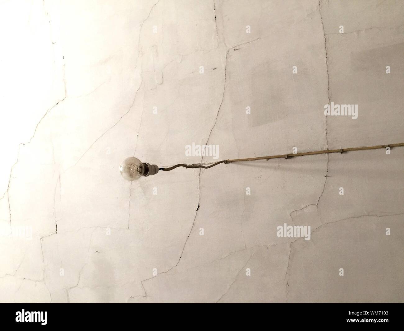 Ceiling hanging cable hi-res stock photography and images - Alamy