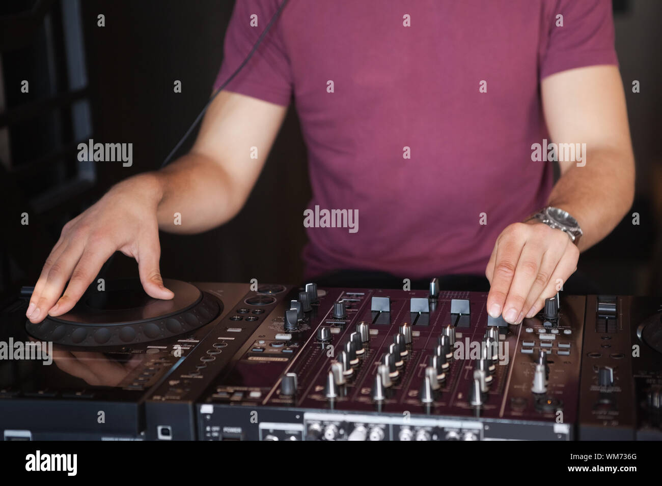 Spinning decks hi-res stock photography and images - Alamy