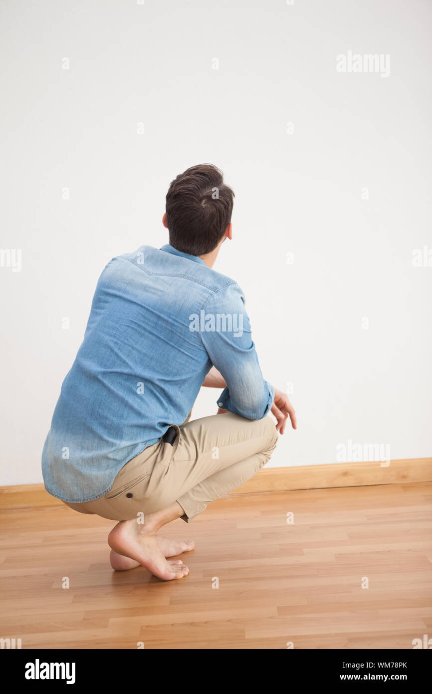 Man crouching hi-res stock photography and images - Alamy