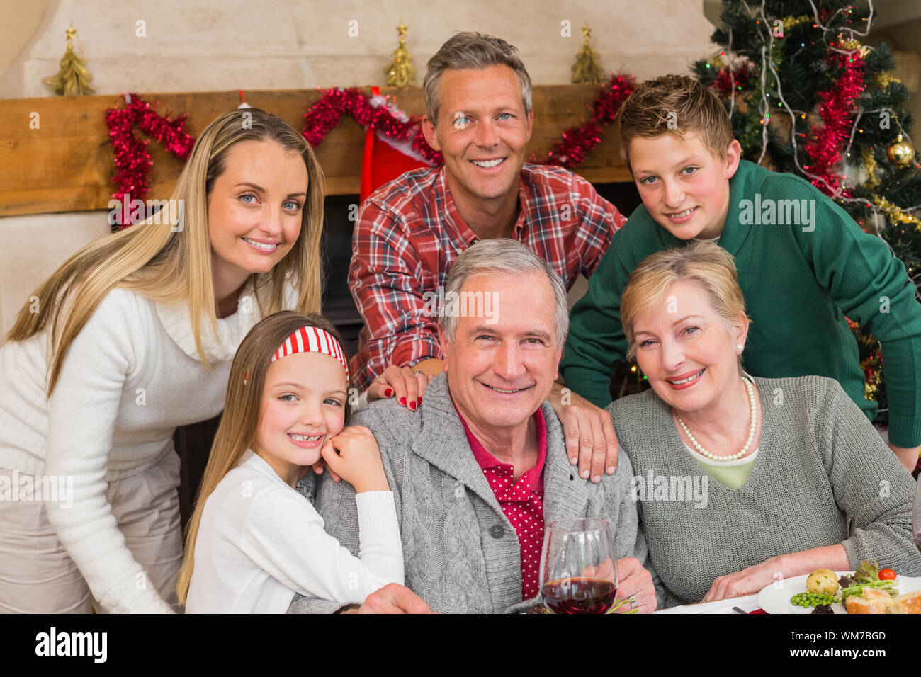 Happy extended family hi-res stock photography and images - Alamy
