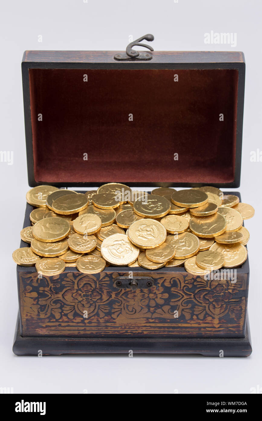 Gold coins treasure hi-res stock photography and images - Alamy