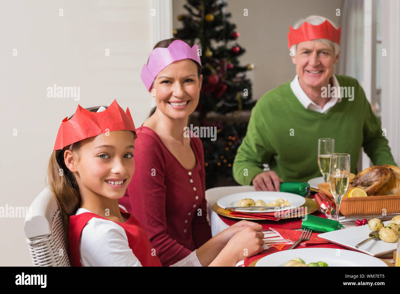Extended family dinner party hi-res stock photography and images - Alamy