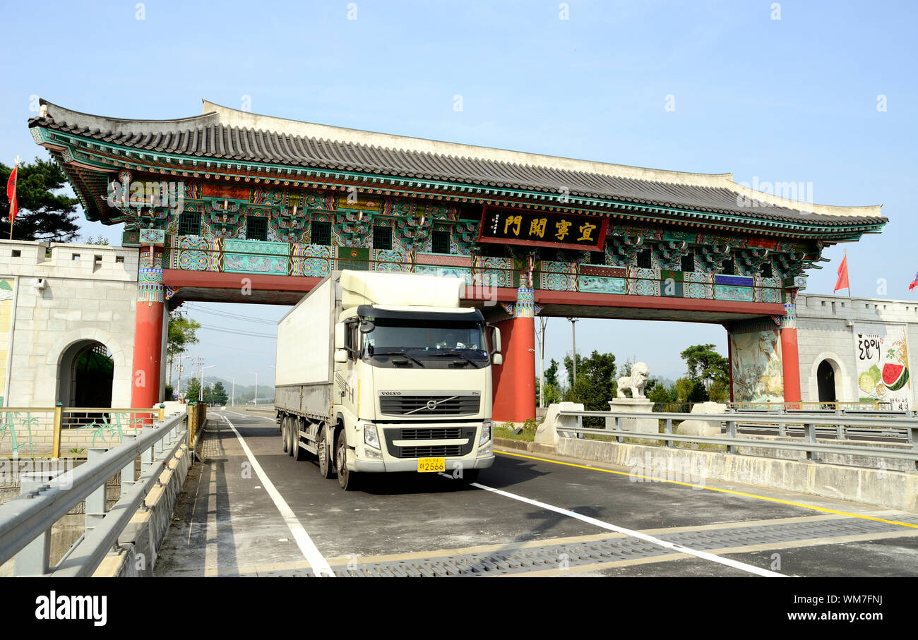 Volvo truck on highway hi-res stock photography and images - Alamy