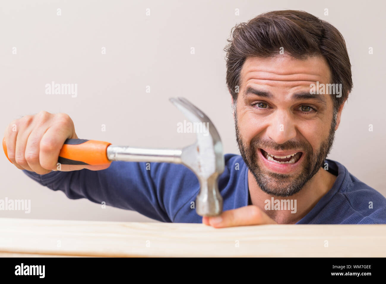 Hammer hitting screw hi-res stock photography and images - Alamy