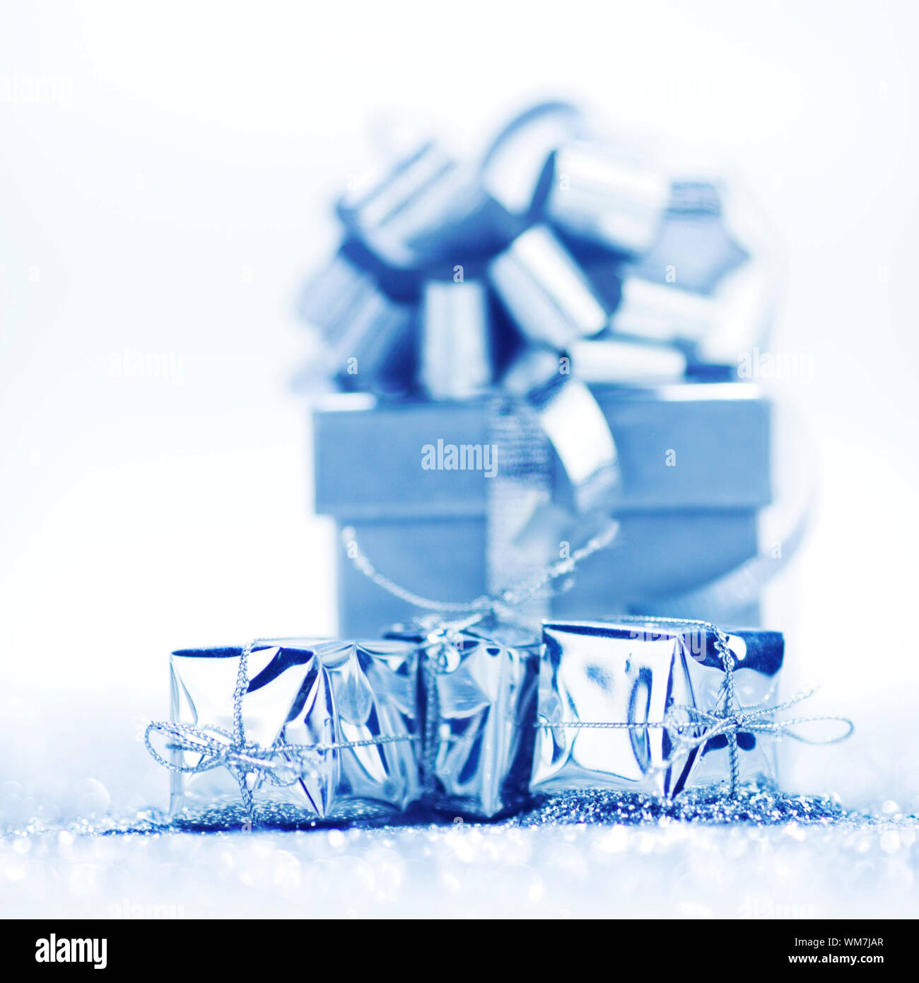 Silver holiday gifts on silver glitter background Stock Photo - Alamy