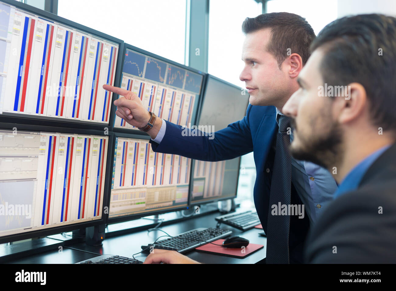 Bank of computer screens hi-res stock photography and images - Alamy