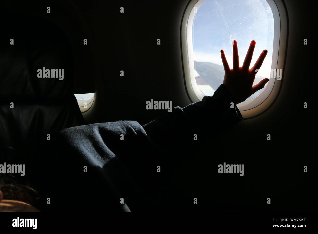 Human hand on airplane window hi-res stock photography and images - Alamy