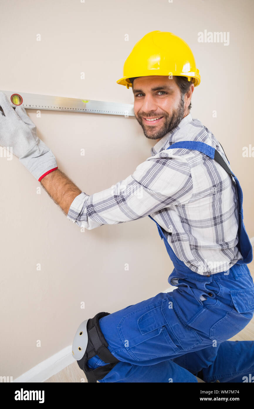 Construction worker using spirit level in a new house Stock Photo - Alamy