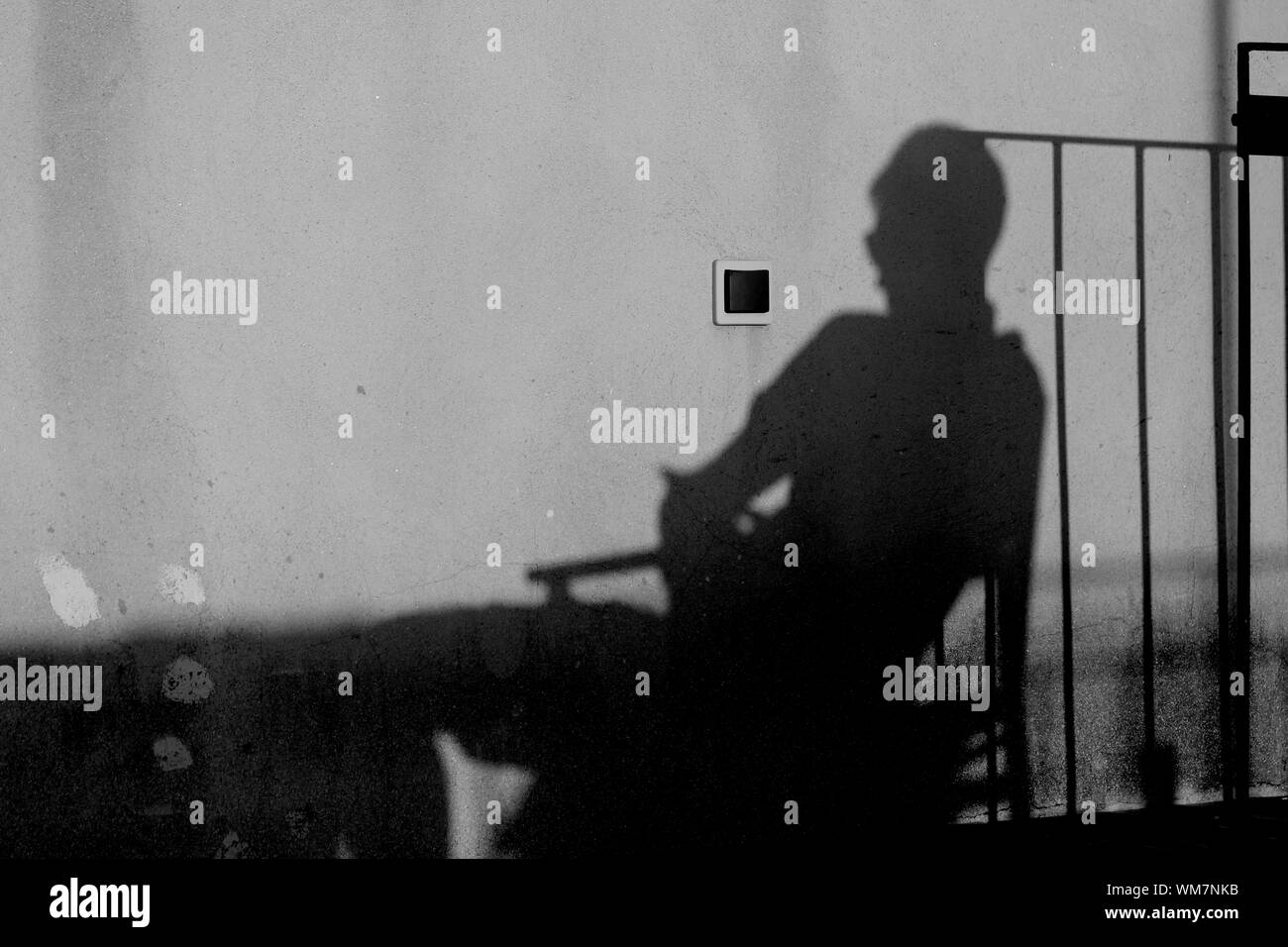 Shadow night wall hi-res stock photography and images - Alamy