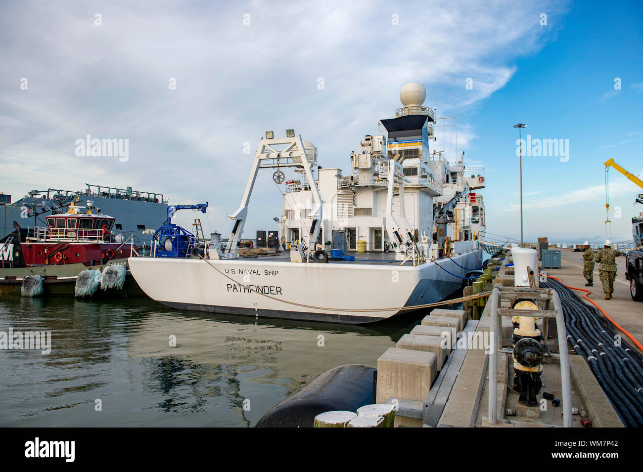 Usns pathfinder hi-res stock photography and images - Alamy