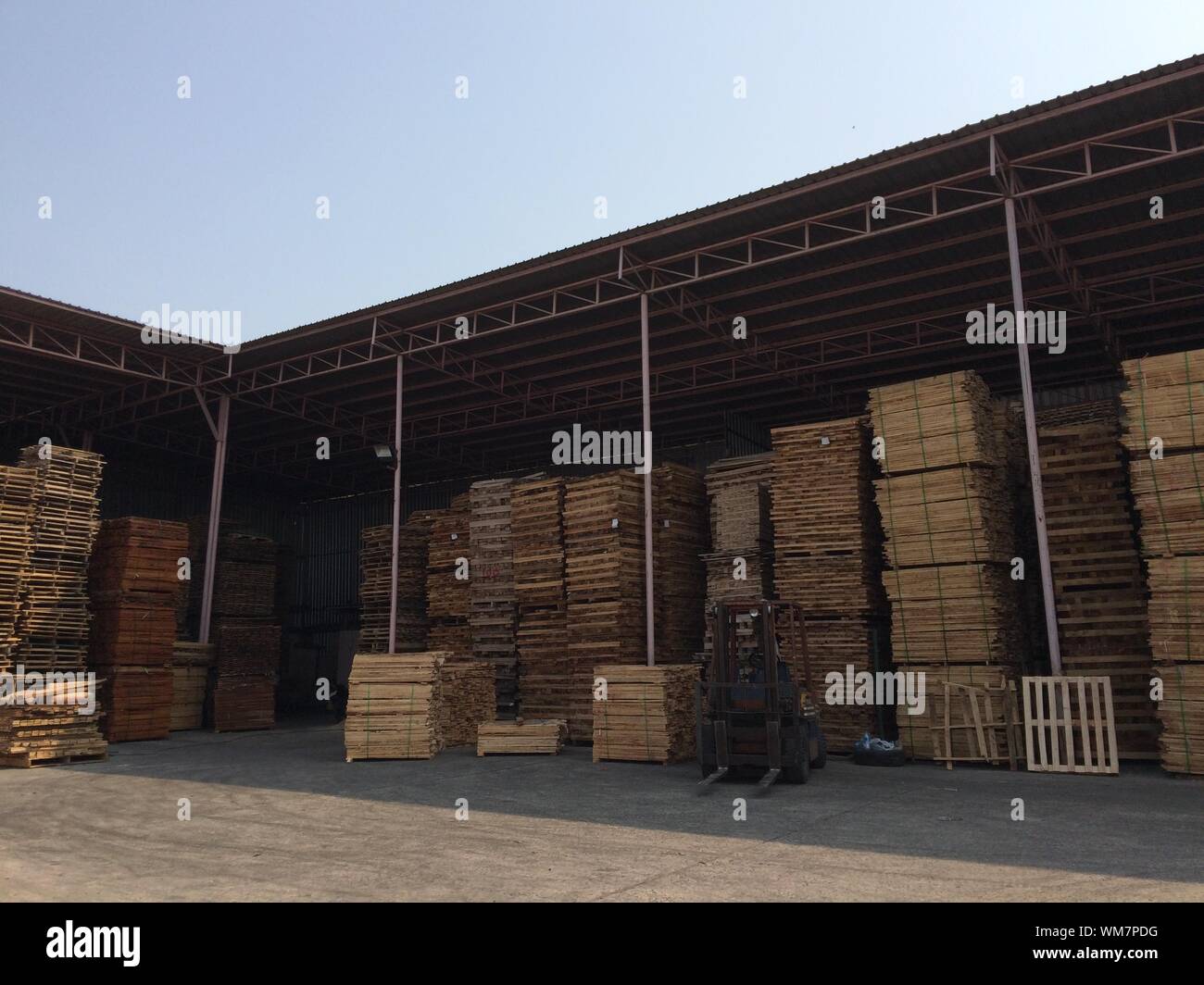 Pallets Stacked Warehouse High Resolution Stock Photography and Images ...