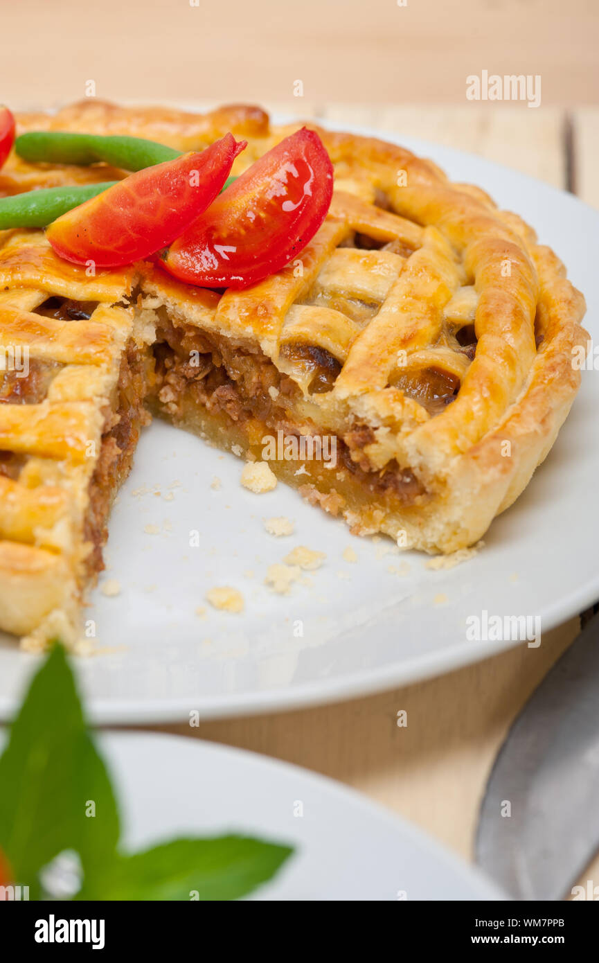 Golden pastry beef pie hi-res stock photography and images - Alamy