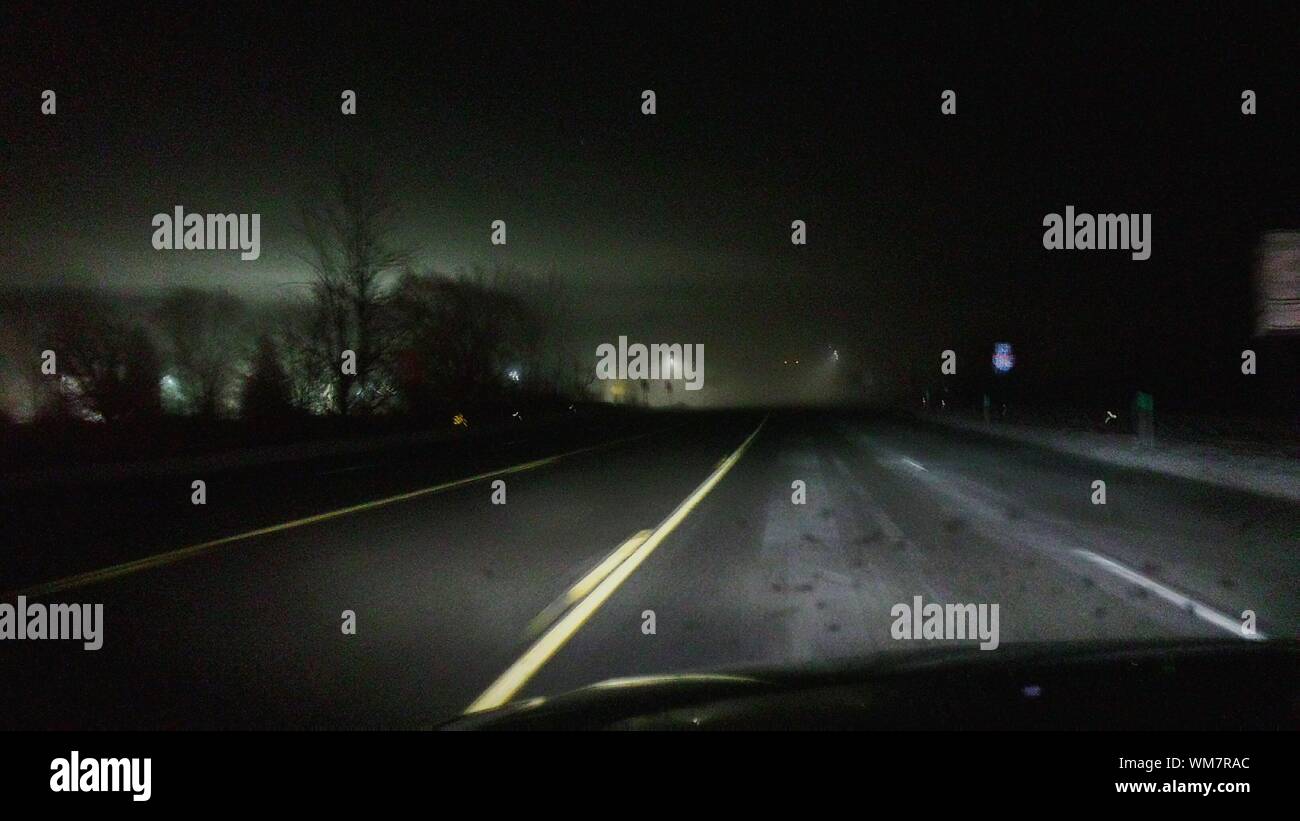 Night country road dark hi-res stock photography and images - Alamy