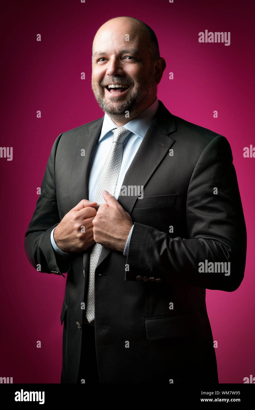 Magenta suit hi-res stock photography and images - Alamy