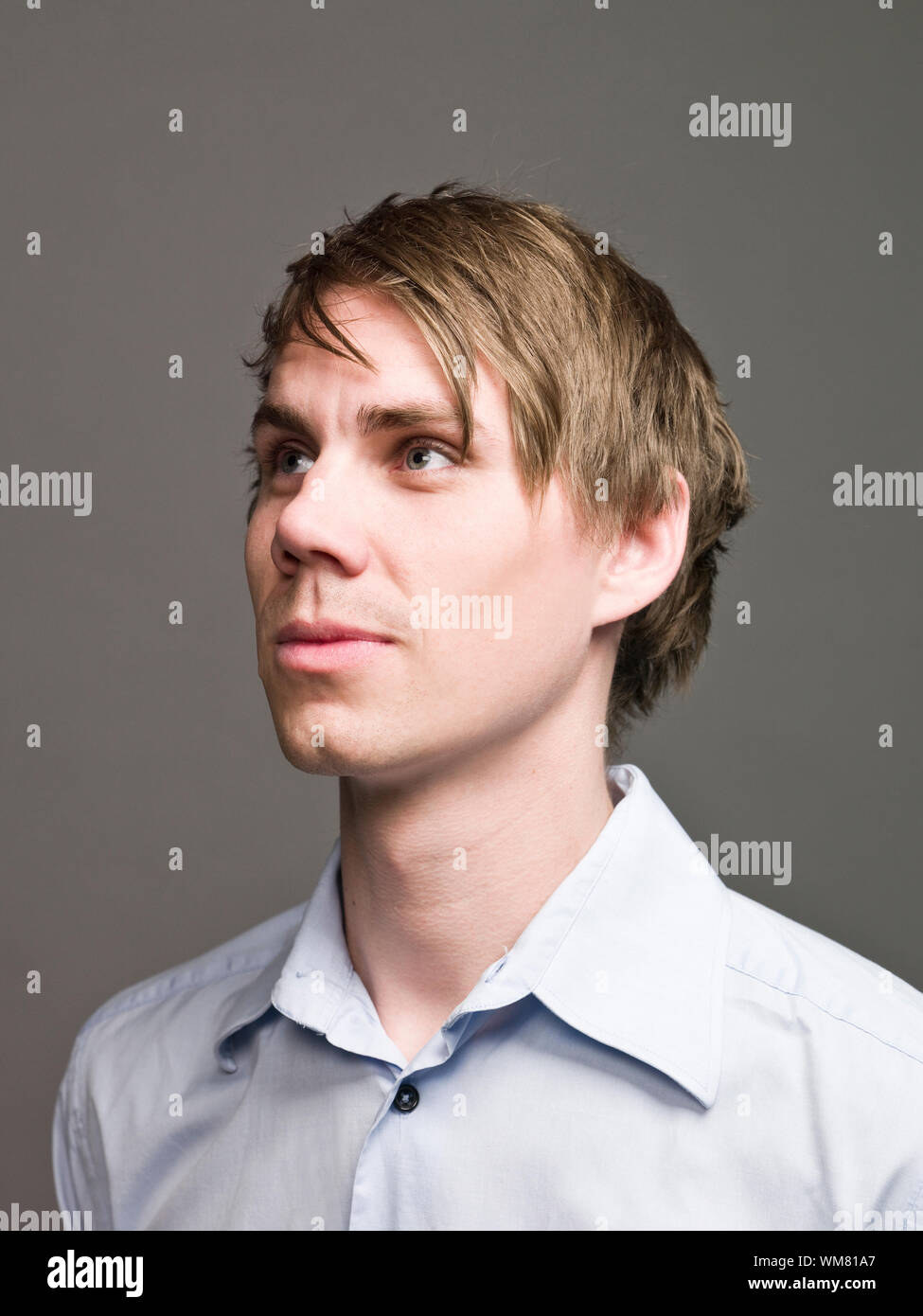 Portrait of a man in profile looking sidewards Stock Photo - Alamy