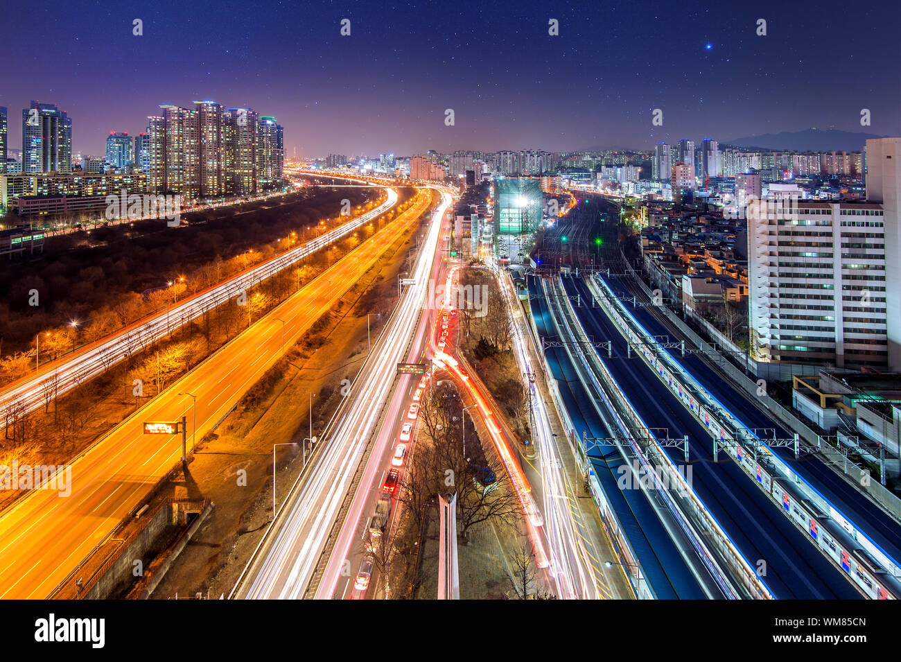 City street light at night hi-res stock photography and images - Alamy