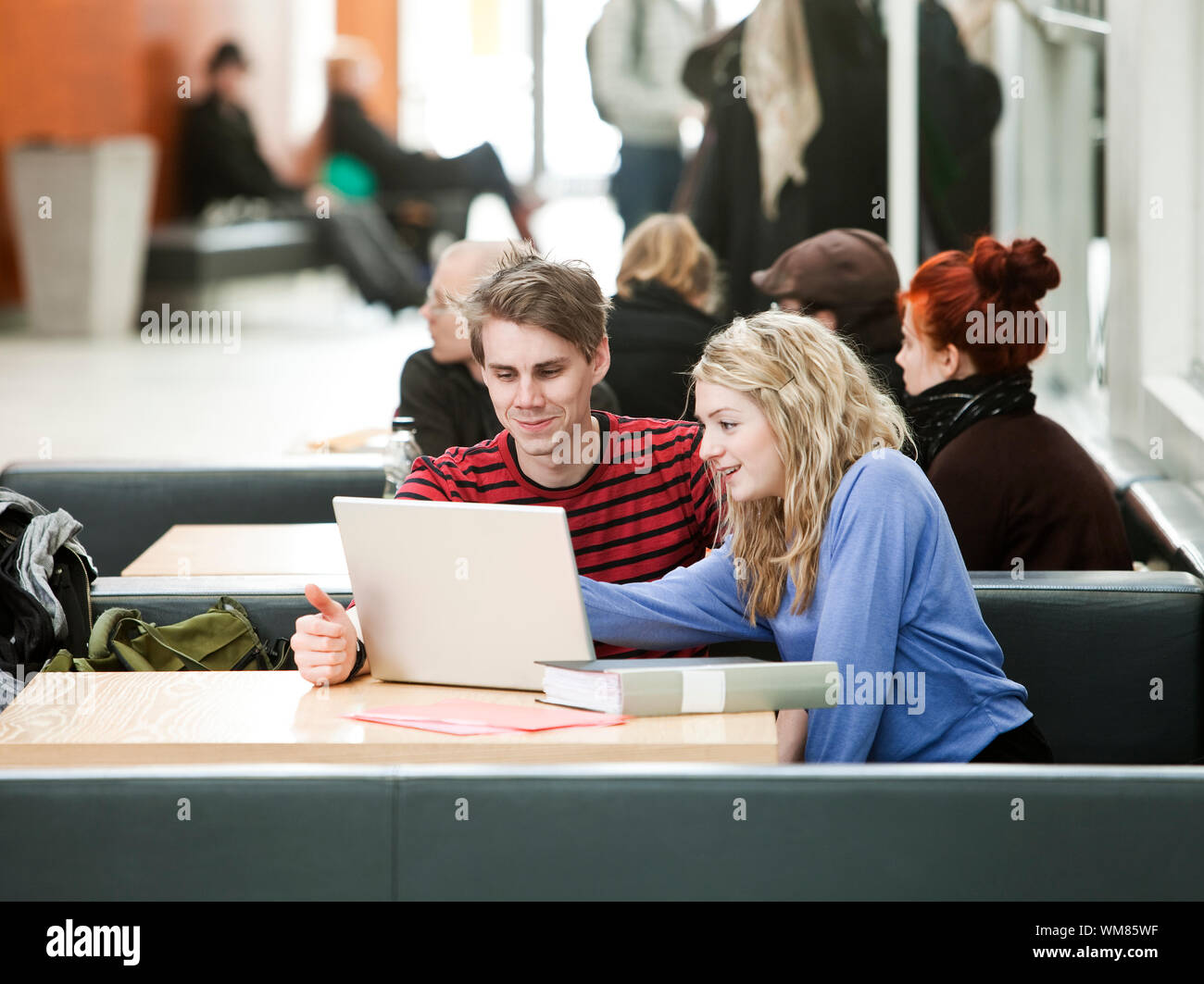 Couple in front of a computer Stock Photo - Alamy