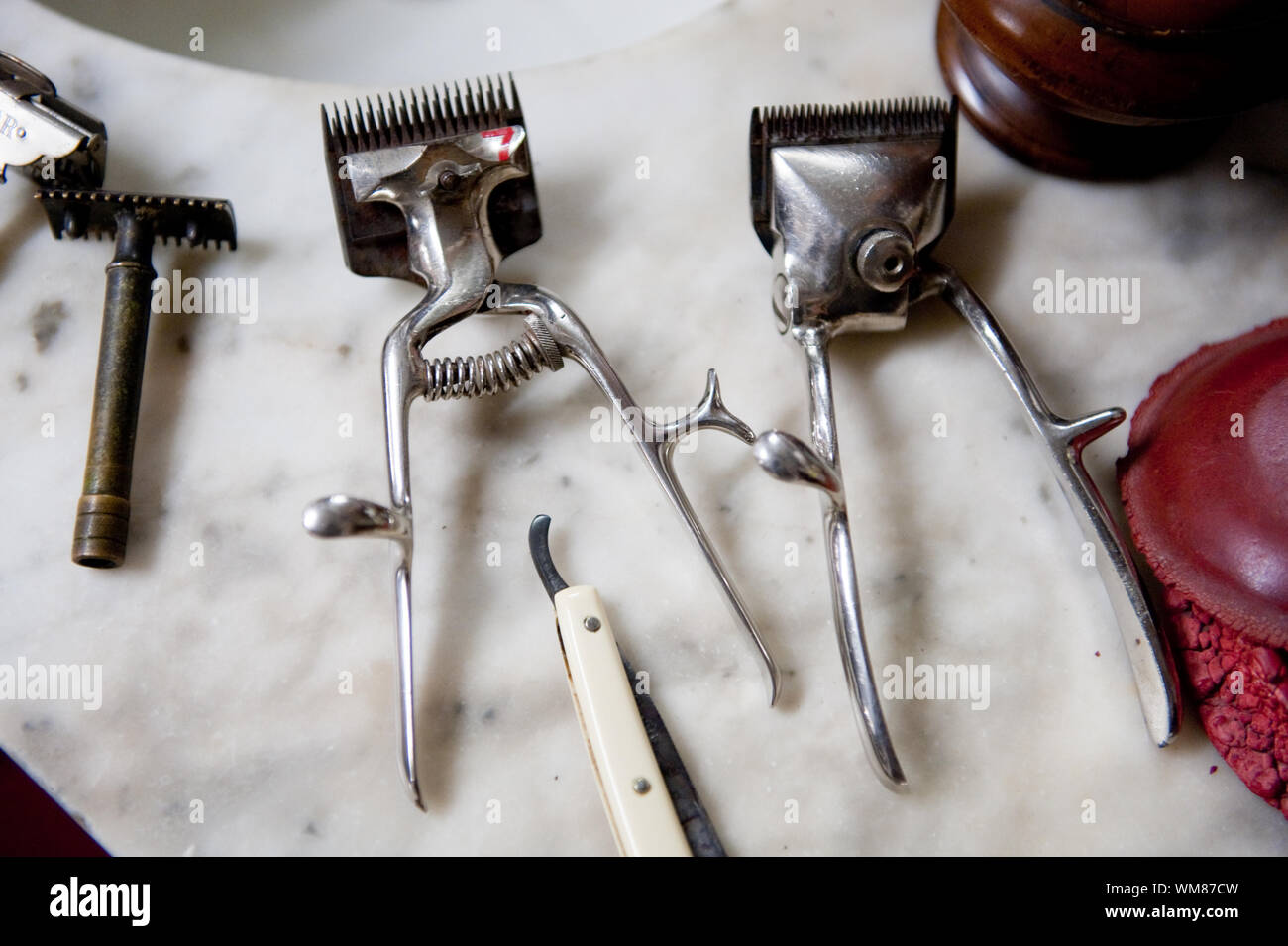 Old metal tools for the hair dresser Stock Photo - Alamy