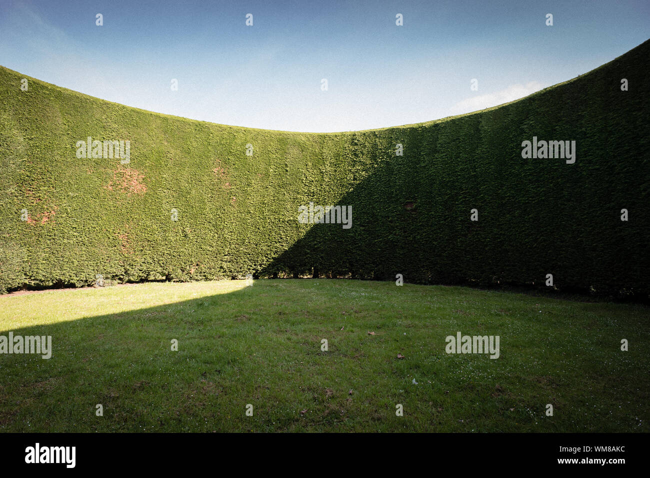Circular hedge hi-res stock photography and images - Alamy