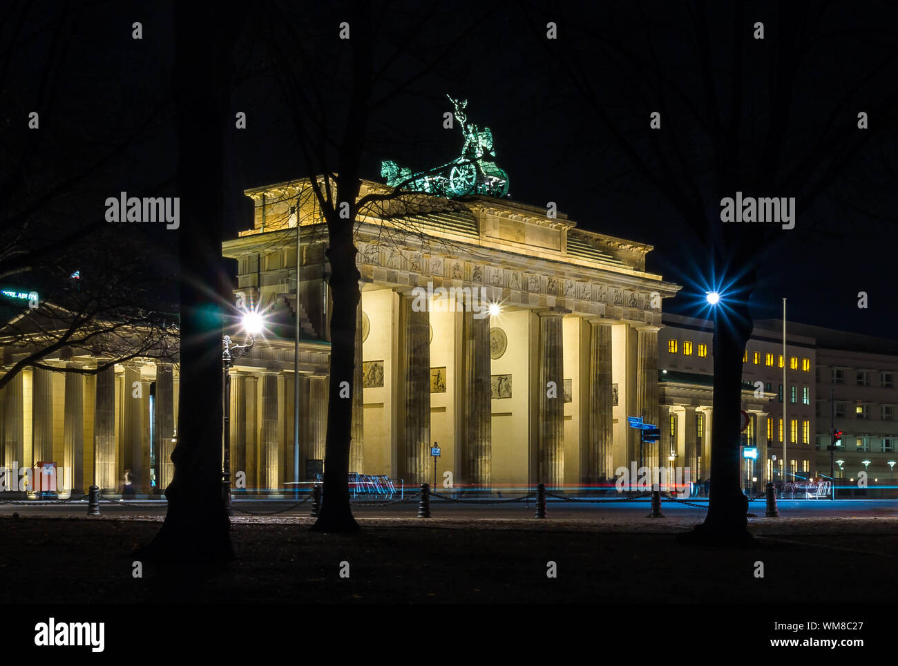 Brandenburger gate night hi-res stock photography and images - Alamy